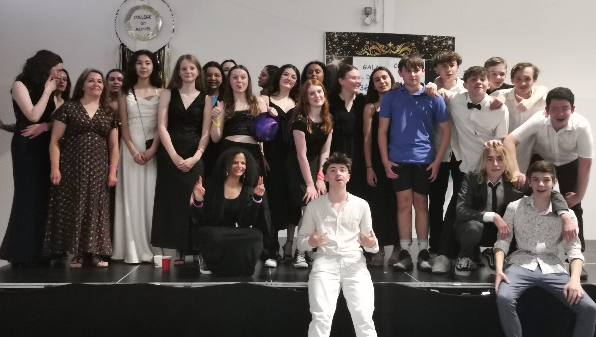 BAL DES 3EME - Ensemble Scolaire Saint Jean-Paul II